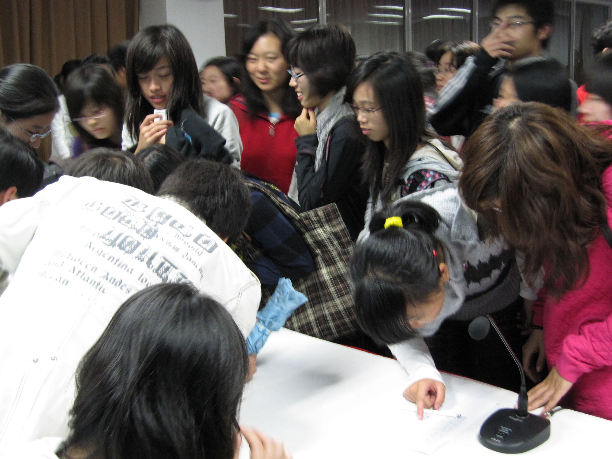 学院首批世博志愿者报名现场-上海大学生命科学学院